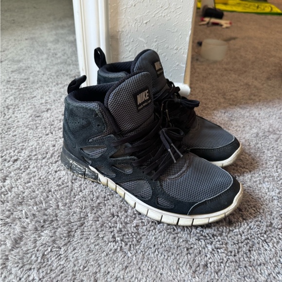 Nike | Shoes | Nike Sportswear Free Run 2 Mid Running Workout Walking ...